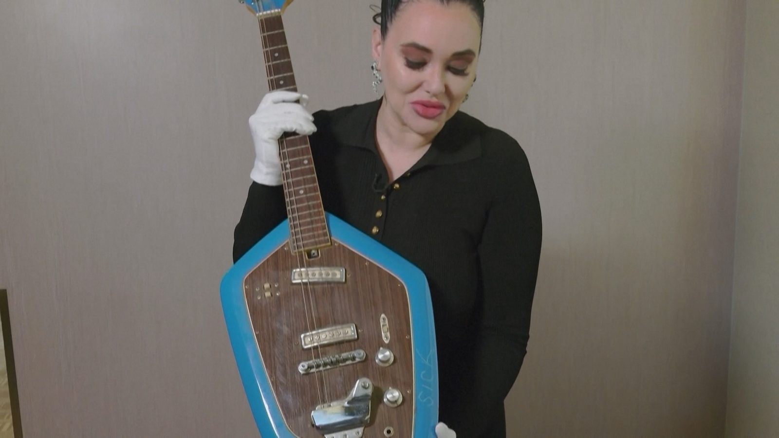 Kurt Cobain mementos and Elvis web domain for auction