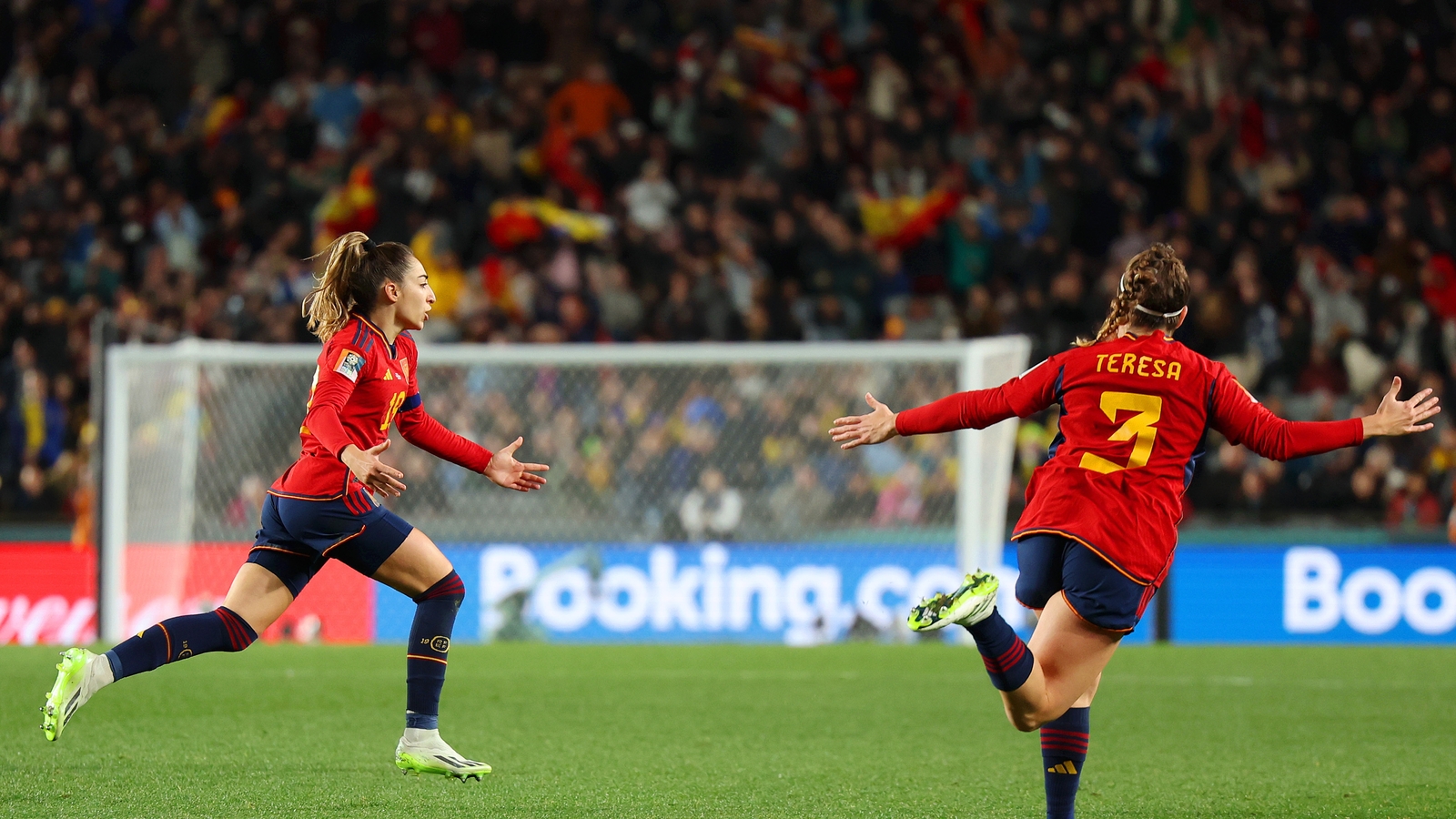 Late Carmona strike sends Spain to World Cup final