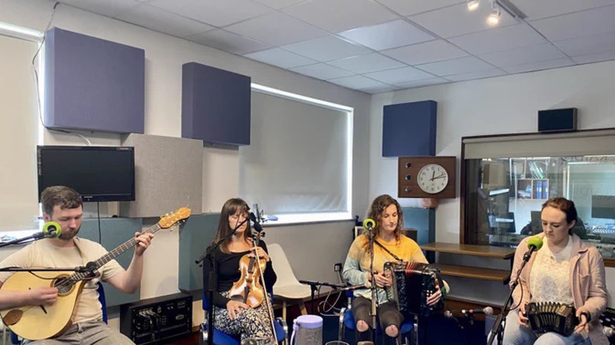 Cuas;Grúpa ceoil a bheidh a taifead albam nua anocht | An Saol ó Dheas ...