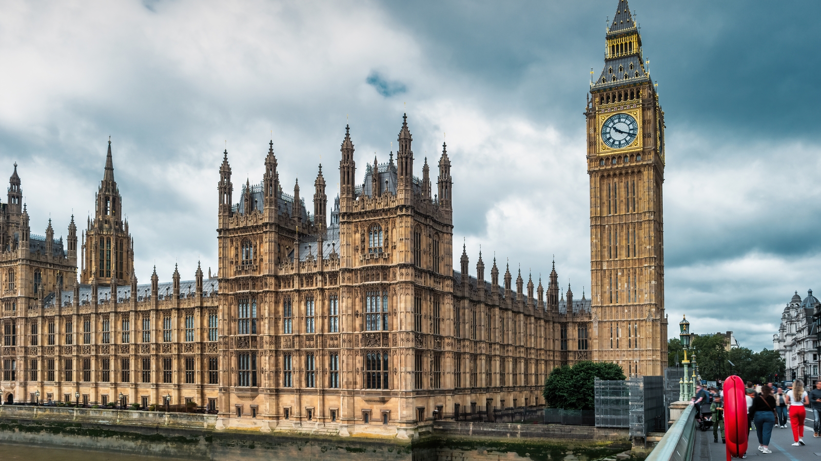 Bille conspóideach Rialtas na Breataine rite in Westminster
