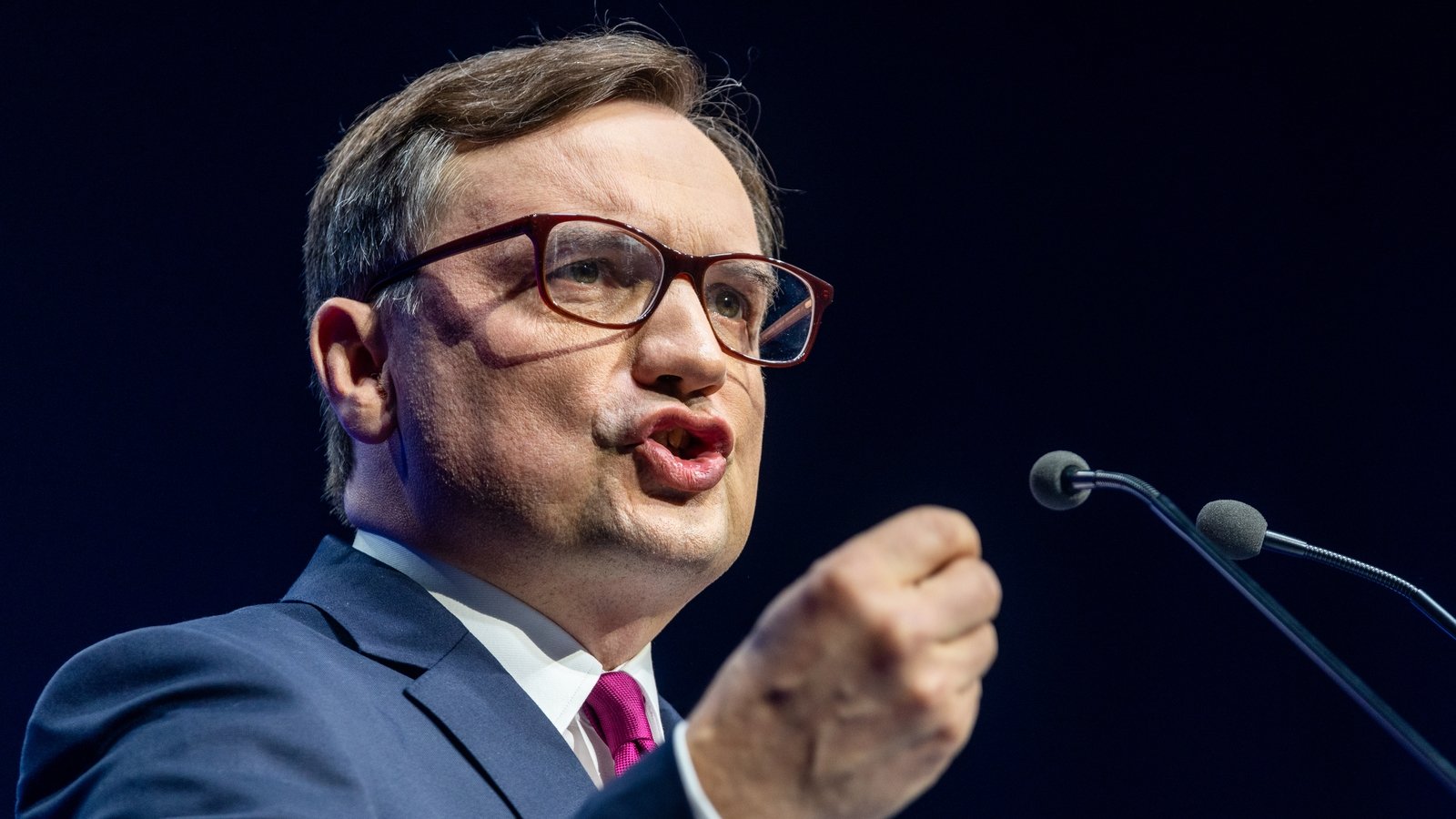 Polish justice minister in dispute over migrant film