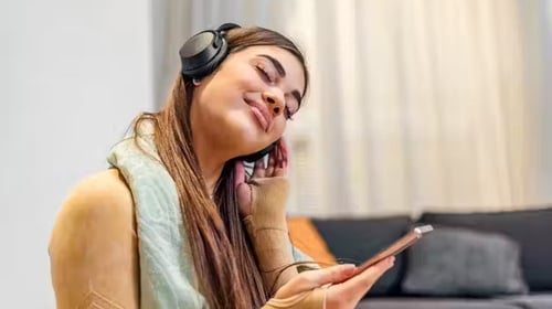 Is humming healthy? Mmm, here's what the evidence says