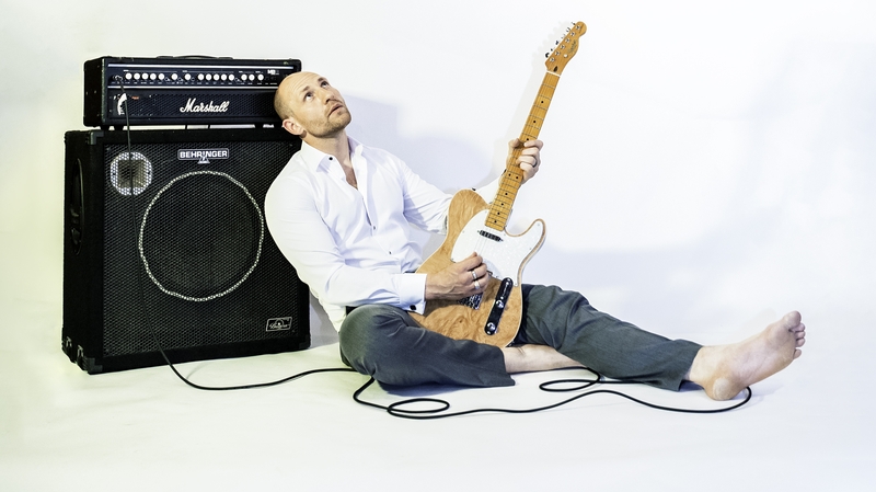 Behind the music - Fin Furey