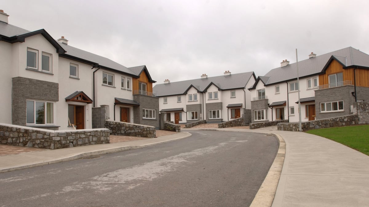 Delivering 3-bed semi averages €397,000 - report | News At One - RTÉ ...