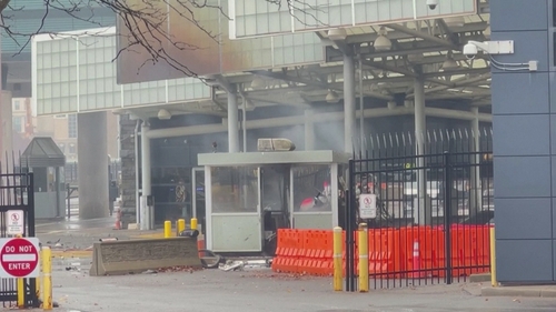 Canada-US bridge explosion 'very serious situation'