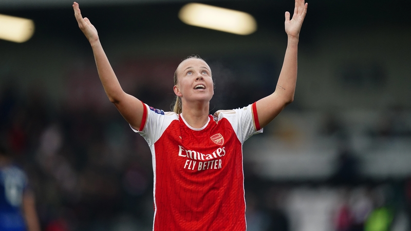 WSL: Mead double keeps Arsenal hot on Chelsea's heels