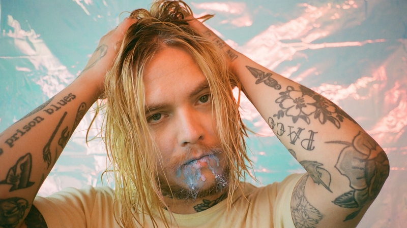 Behind the music - Alias