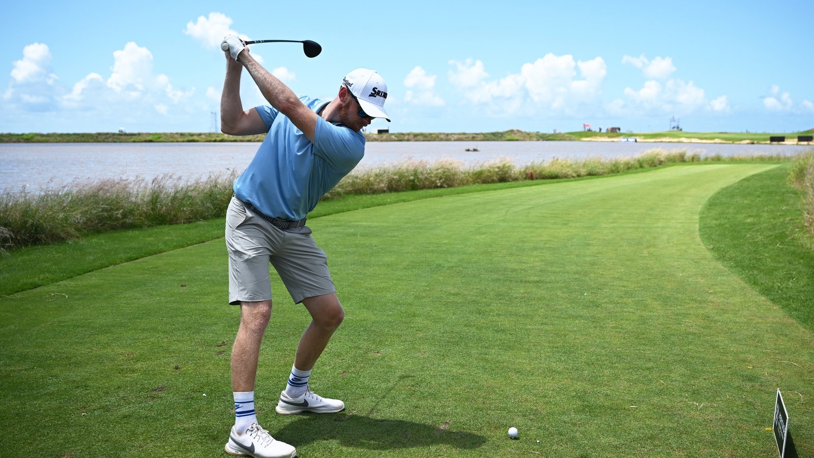 Soderberg moves one clear at half-way mark in Mauritius