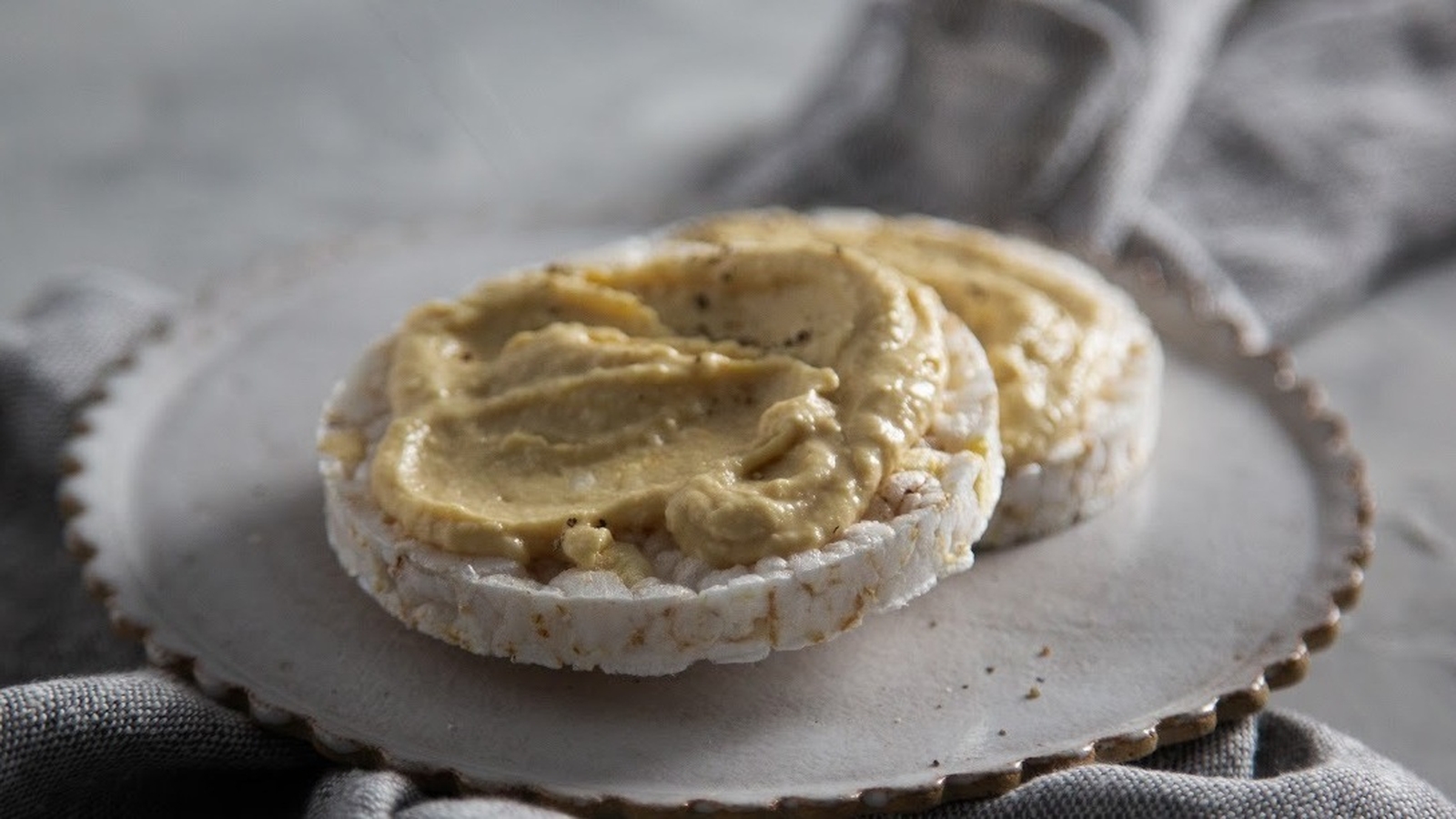 Rice cakes with hummus: Post-exercise OT snack
