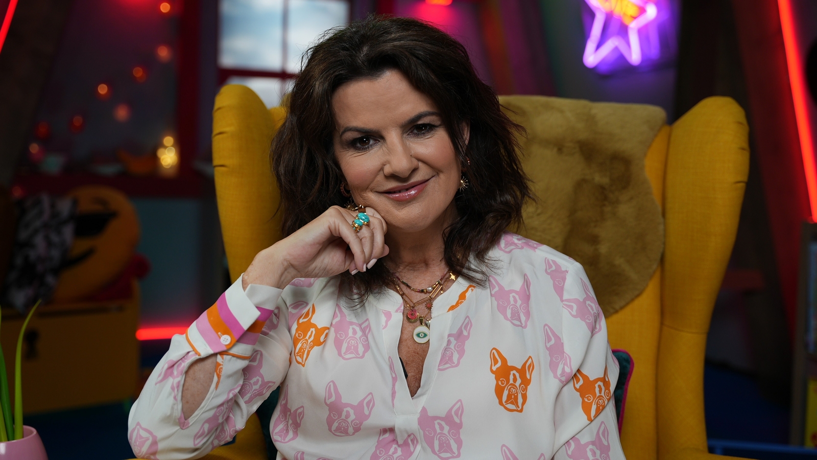 Deirdre O'Kane tells the tale of Class President Mary Robinson!