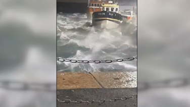 Video | Fierce winds and waves seen in Dun Laoghaire amidst Storm Isha ...