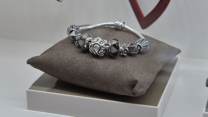 Pandora stops using mined silver and gold