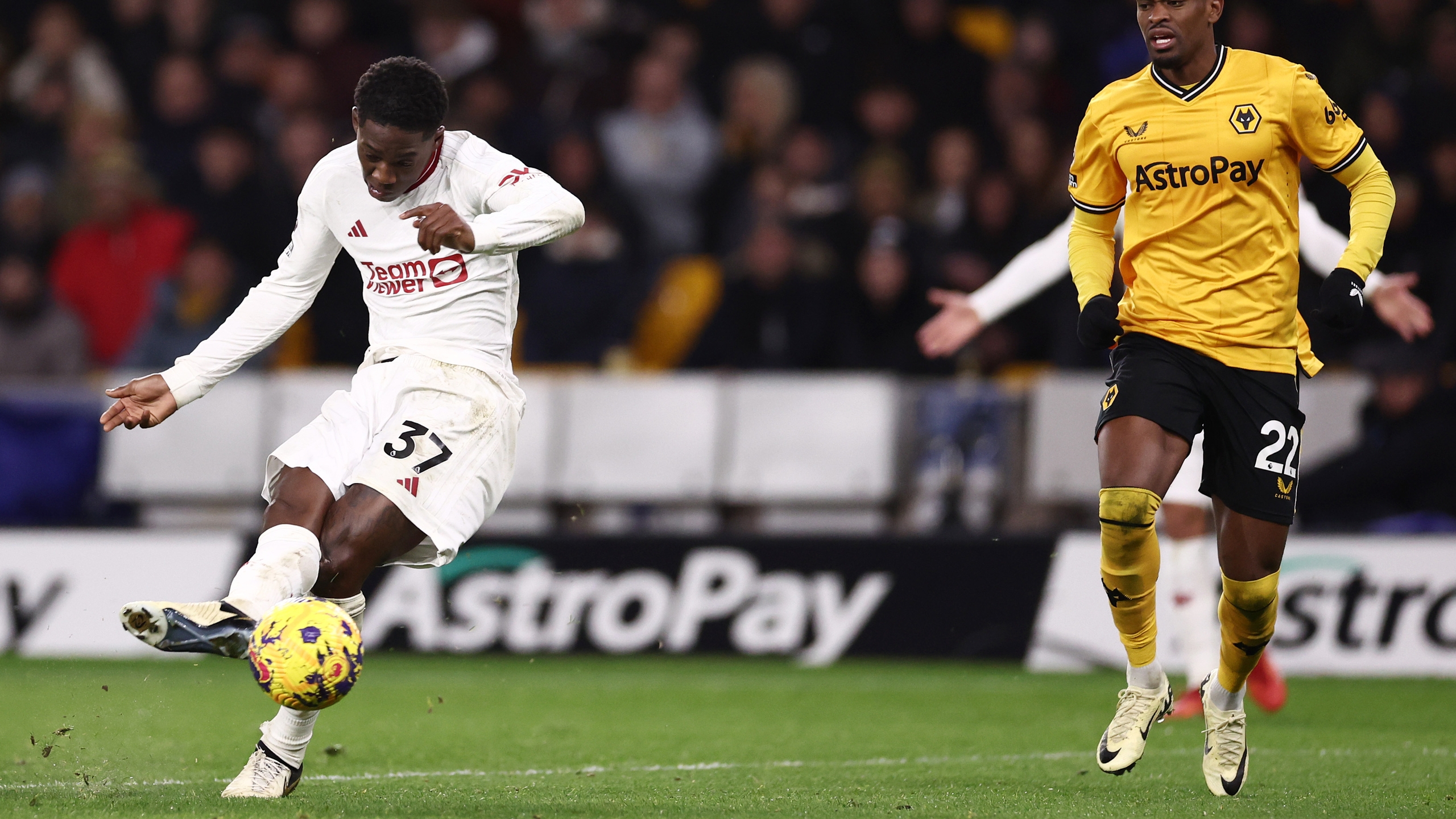 Premier League recap: Wolves 3-4 Manchester United