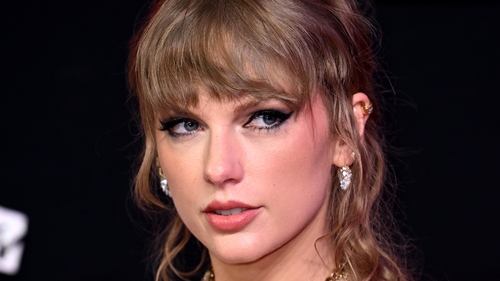 Taylor Swift becomes music's first billionaire Taylor Swift becomes music's first billionaire