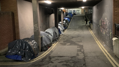 Imní ar charthanas faoi shláinte dídeanaithe idirnáisiúnta