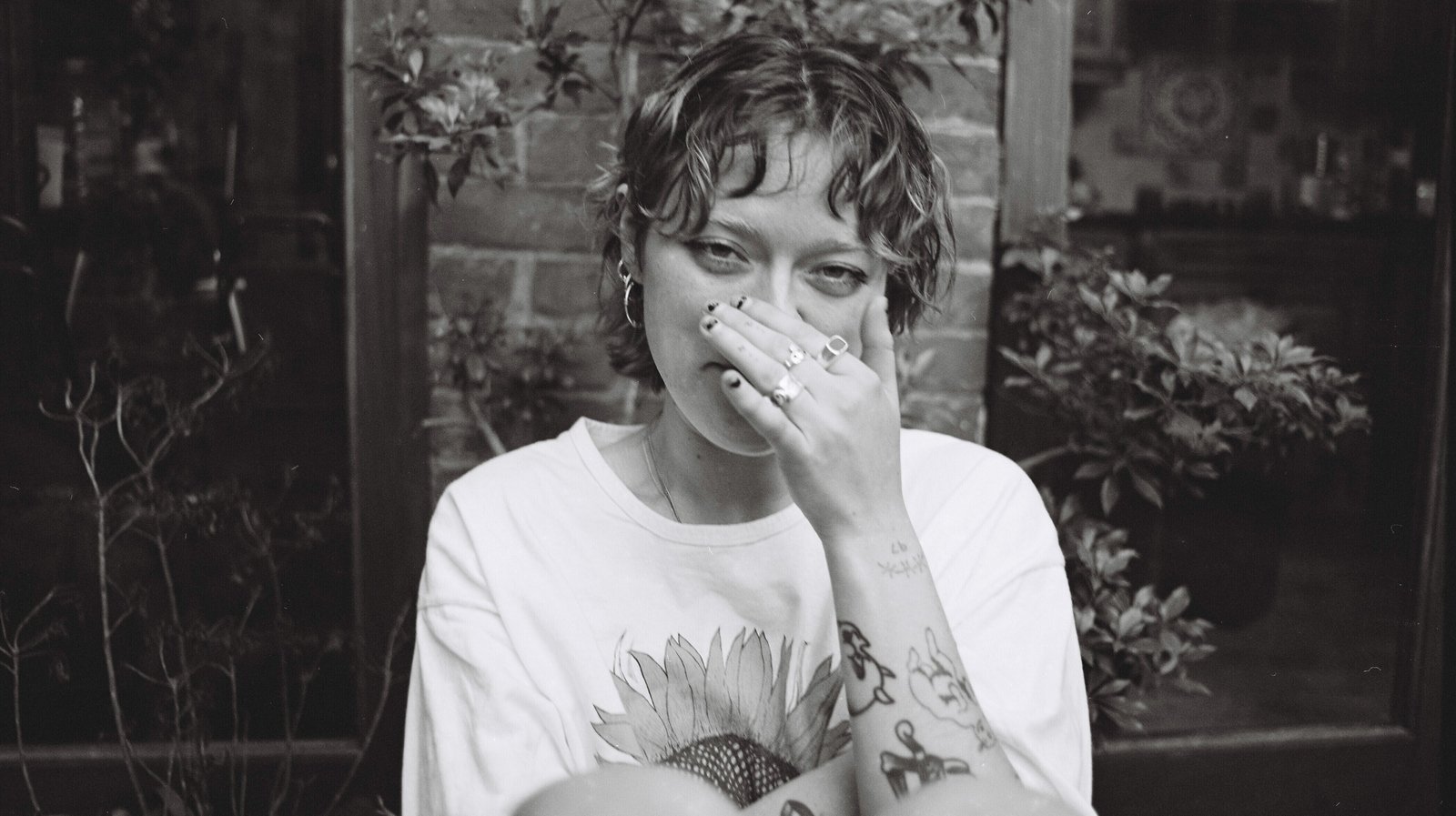 Behind the music - Annie-Dog