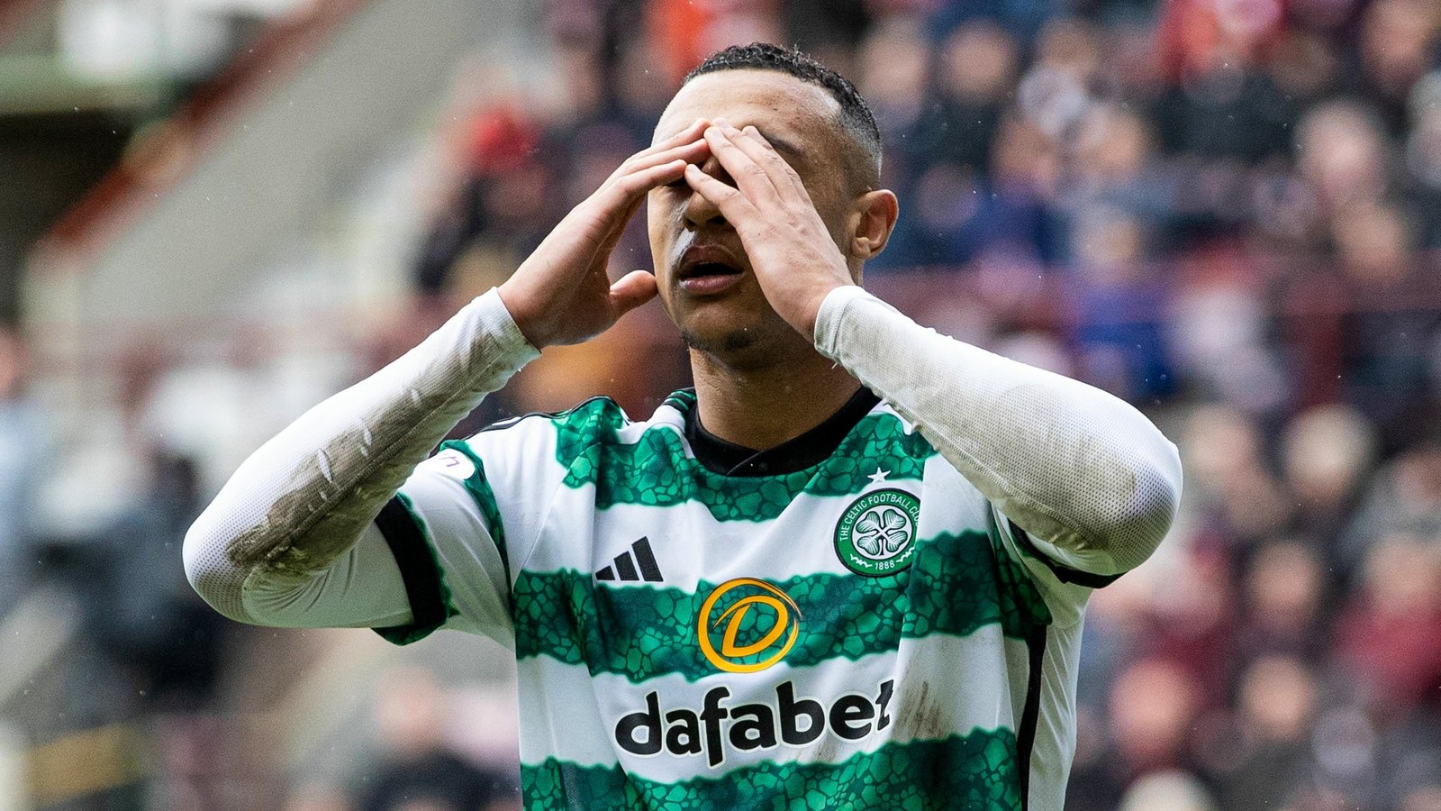 Idah sees penalty saved as Hearts down 10-man Celtic