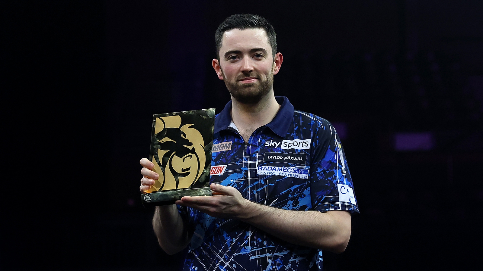 World champion Humphries wins in Brighton