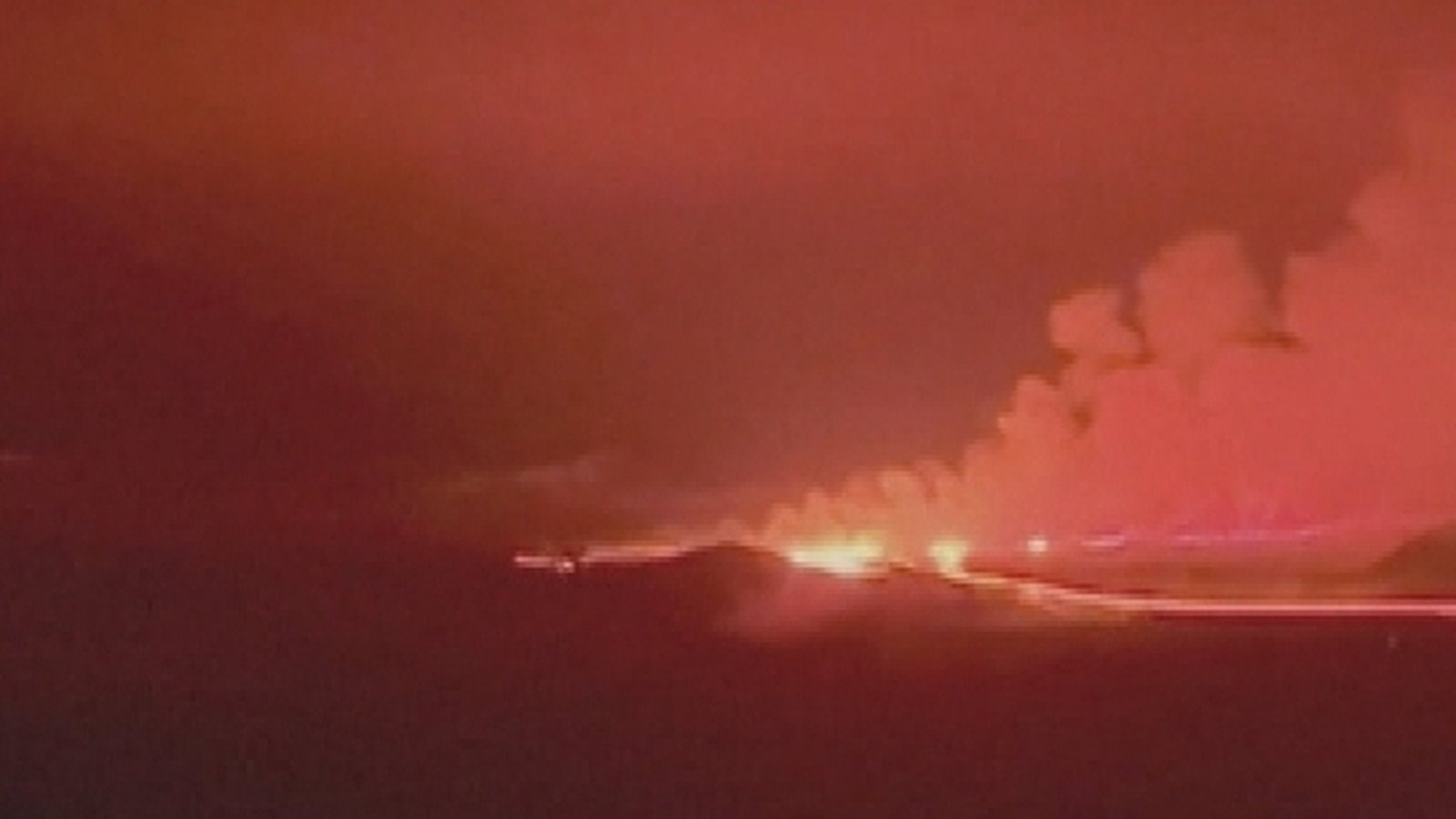 Airplane passenger films volcano eruption through window