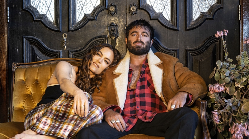 Behind the music - Angus and Julia Stone