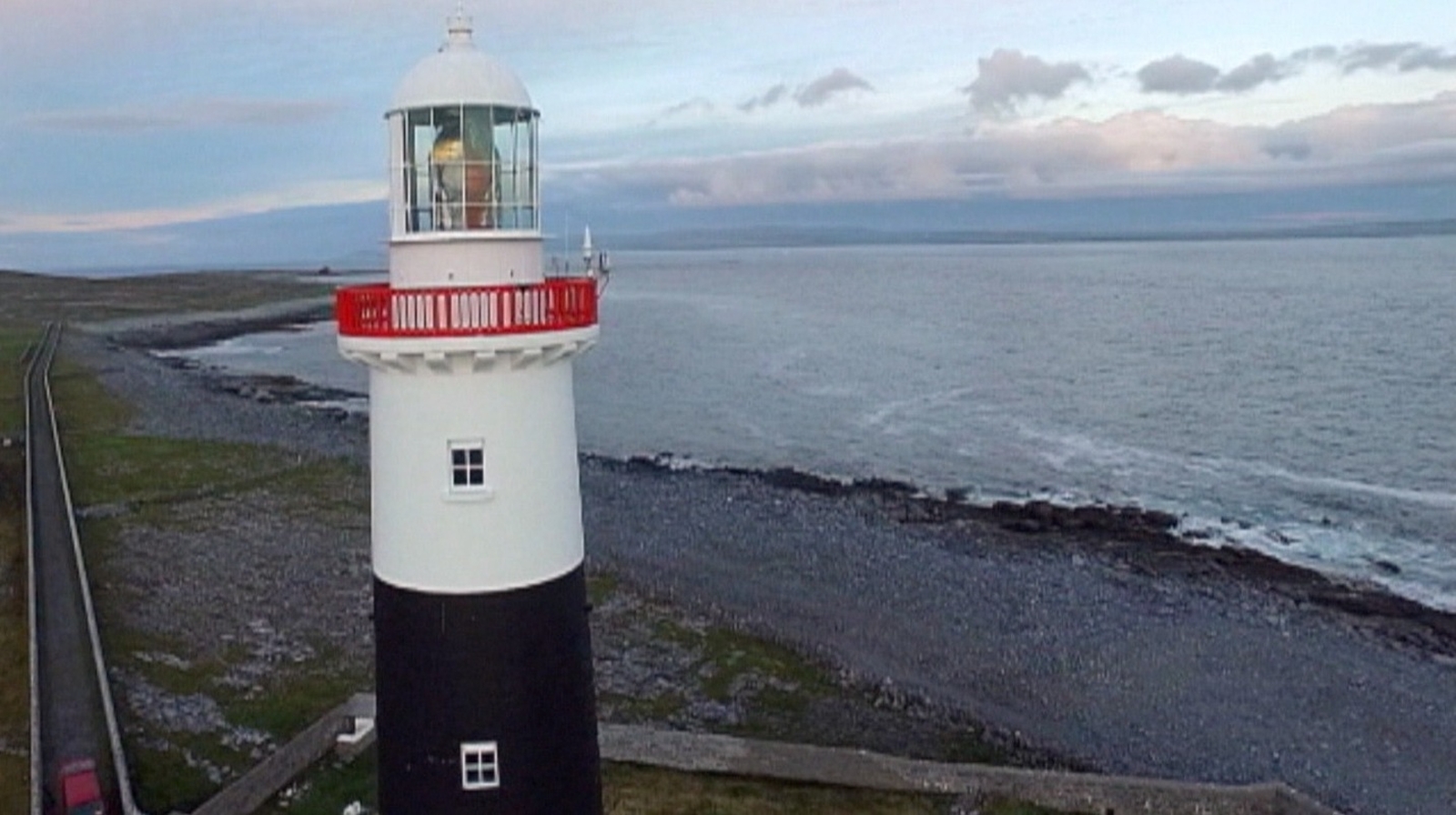 Dearadh leathanbhanda ardluais go luath in Árainn