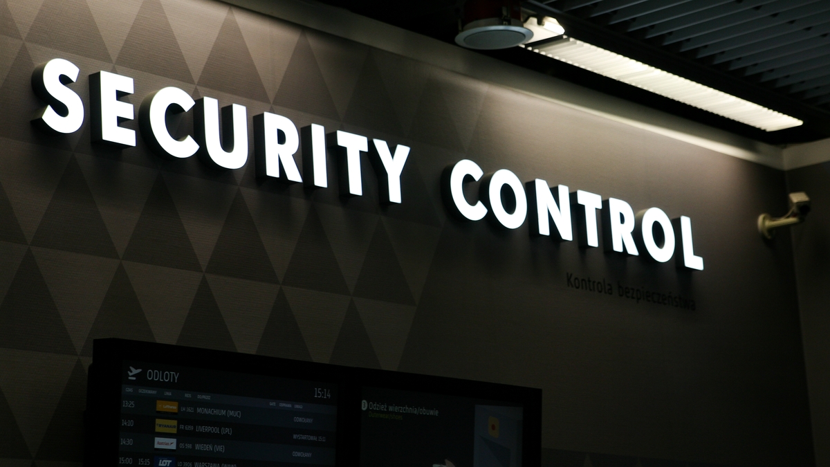 Putting Up With Airport Pat Downs | Liveline - RTÉ Radio 1