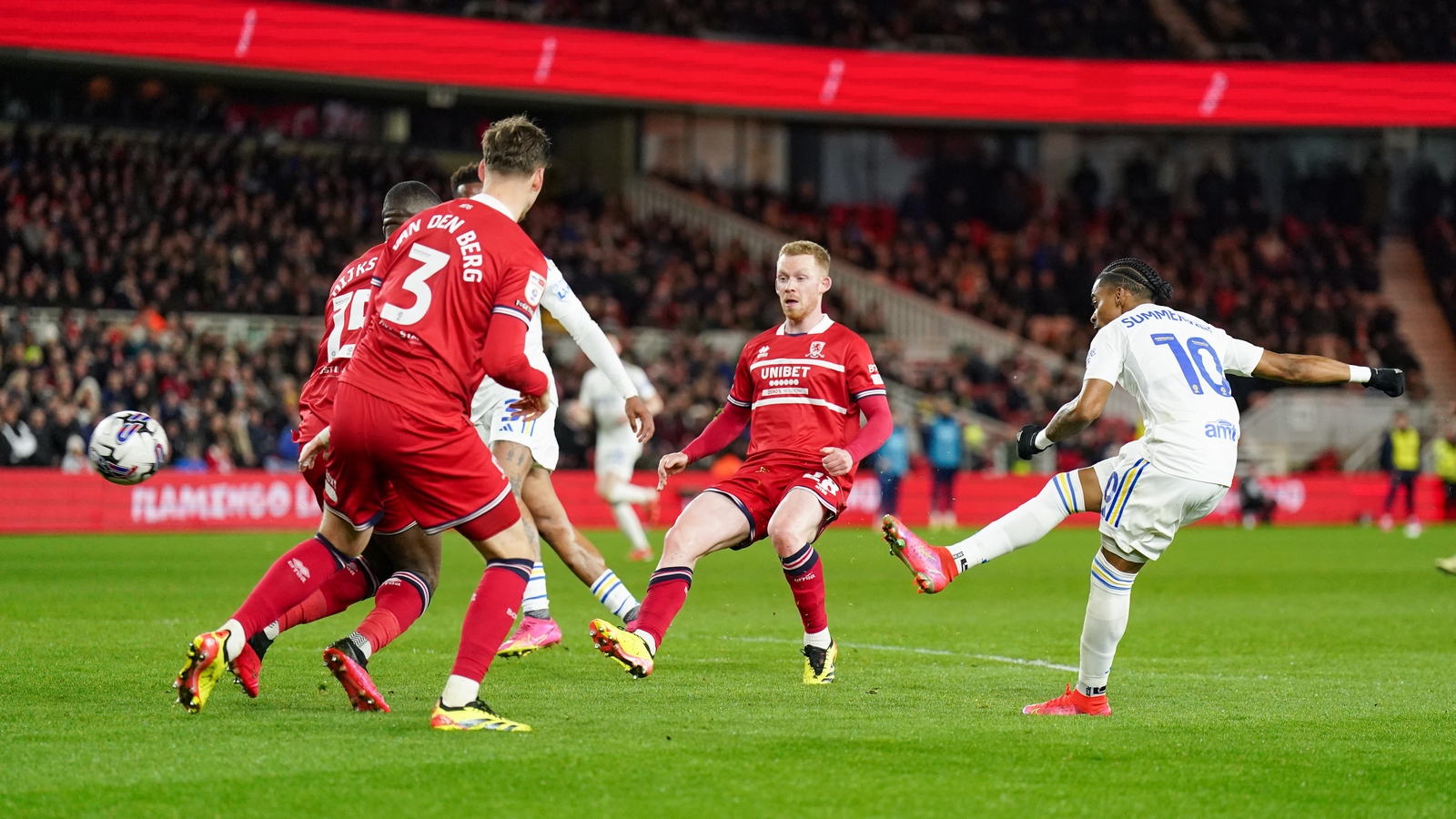 Leeds edge out Boro to maintain promotion push
