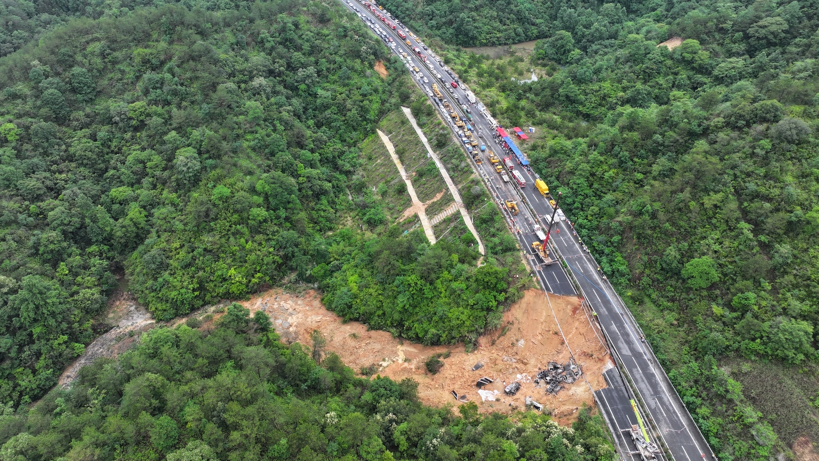 Death toll from south China road collapse rises to 48