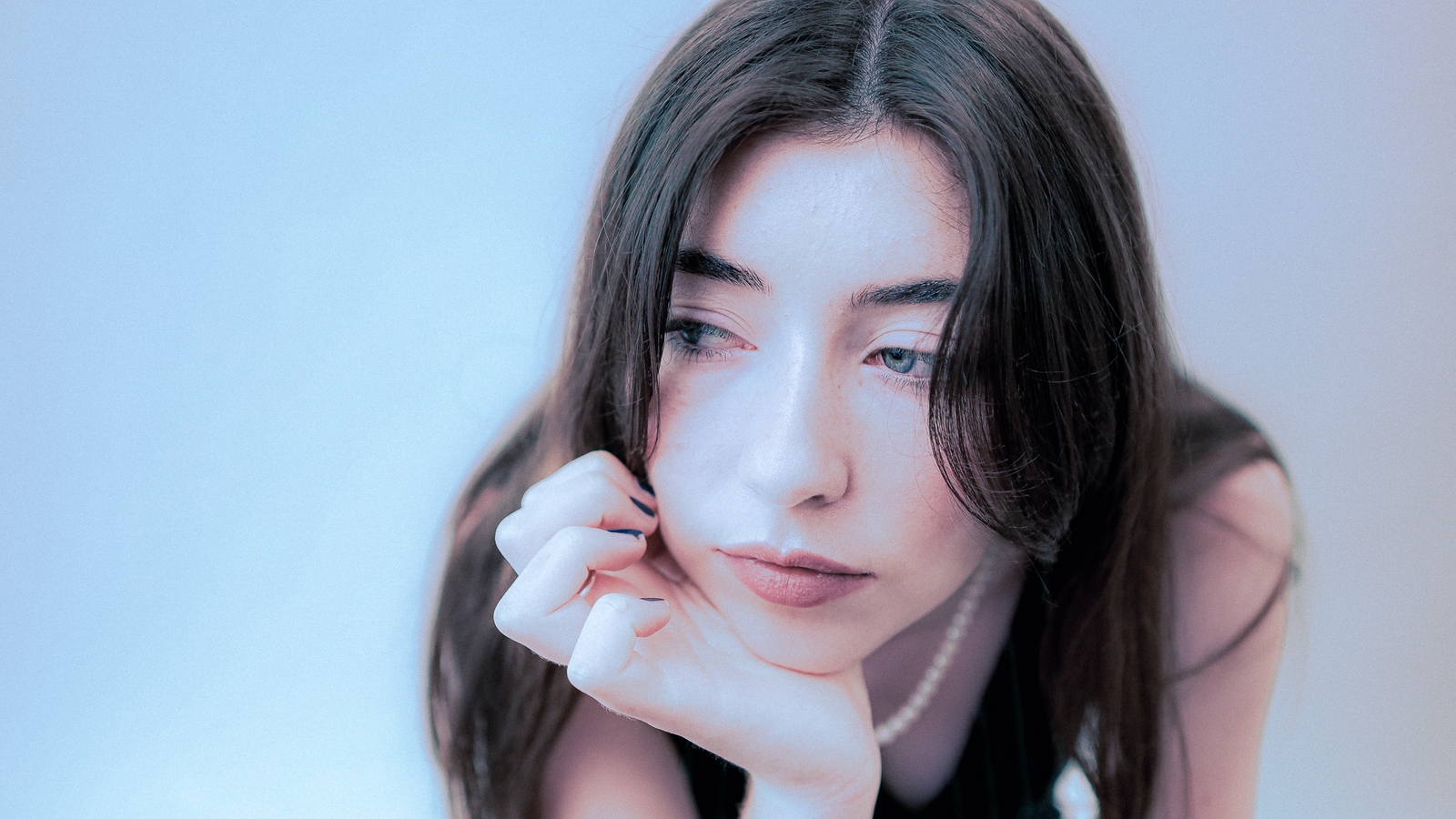 Behind the music - Evie