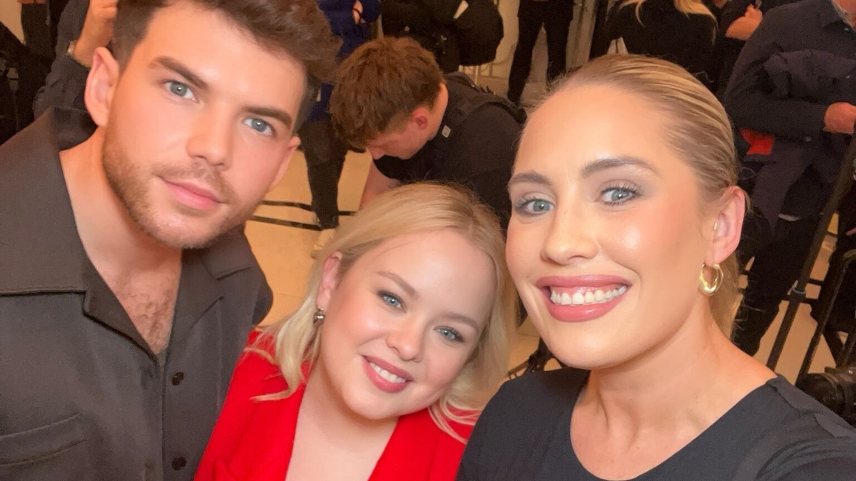 Emma Power chats with cast of Bridgerton | Roz and Emma on 2FM - RTÉ 2FM