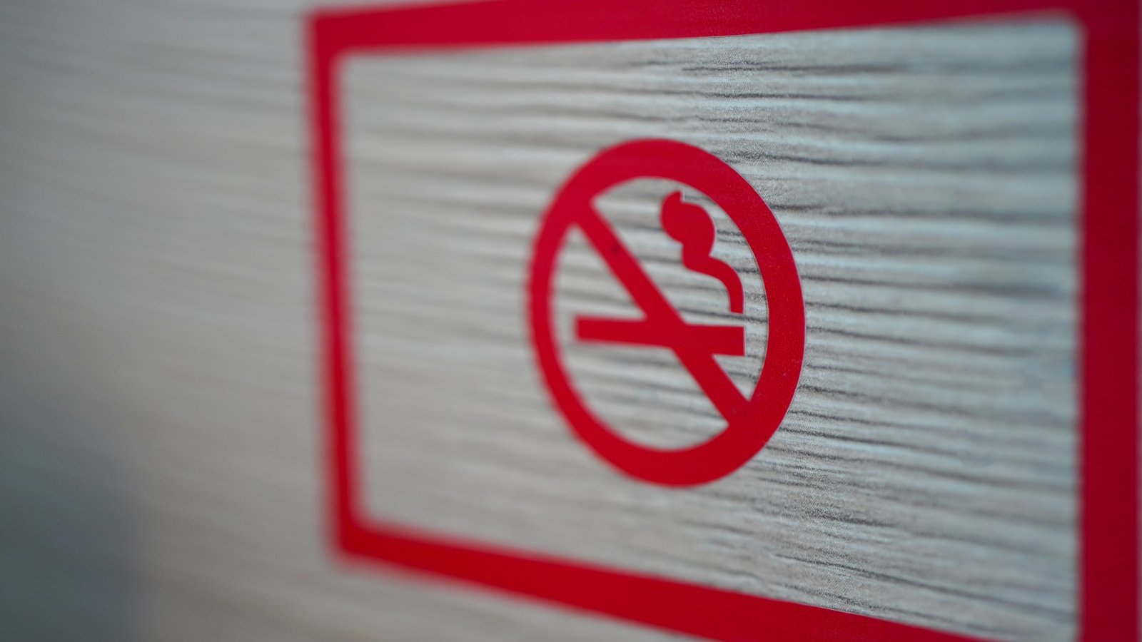 Cead tobac a cheannach le hardú ó 18 go 21 bliain