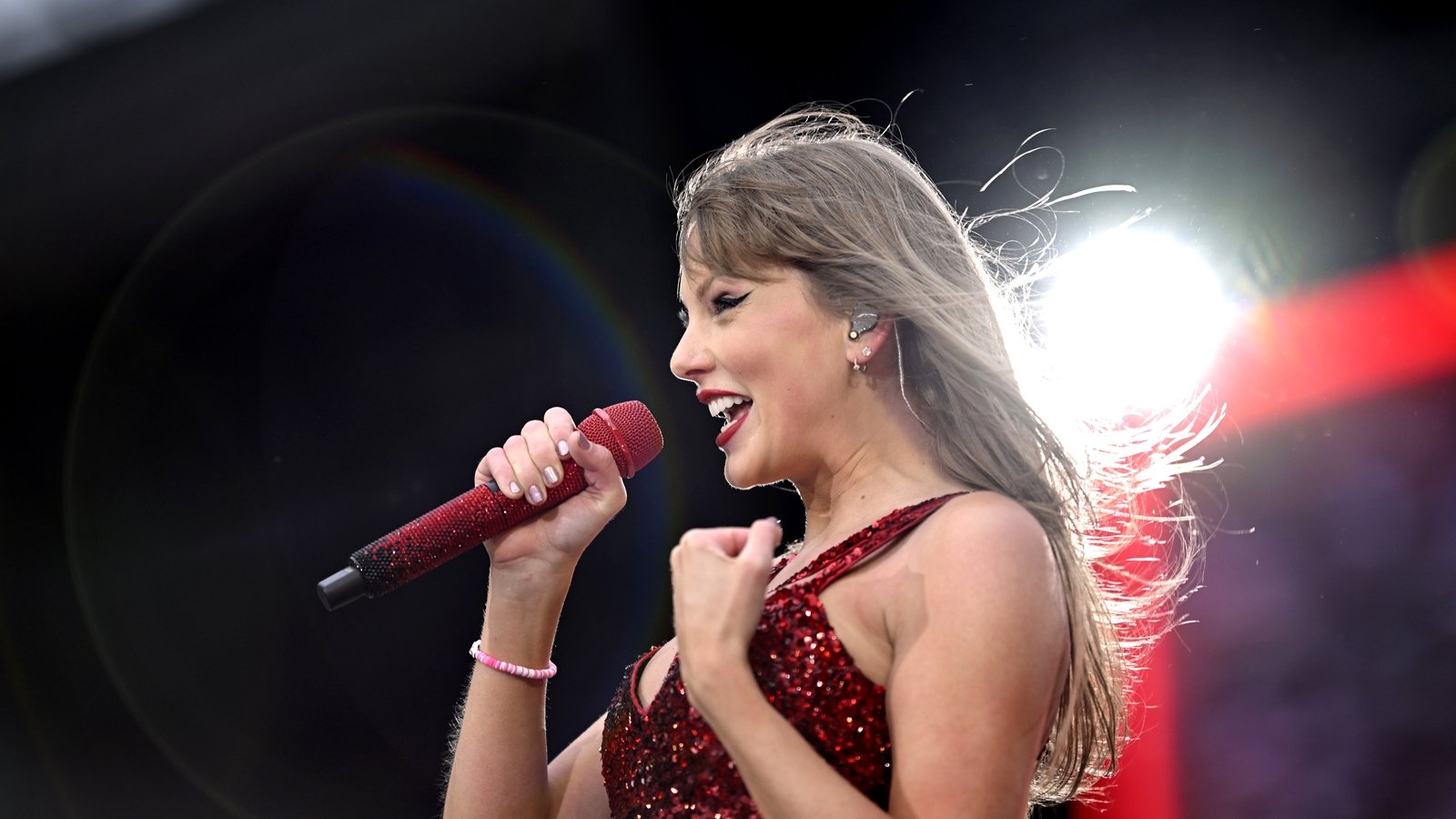 Taylor Swift breaks stadium record at Liverpool gig