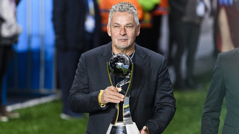 Baggio robbed at gunpoint during Spain-Italy game