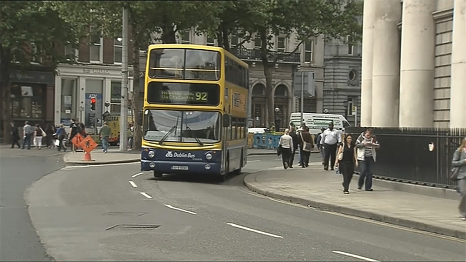 RTÉ Archives | Environment | College Green Bus Gate