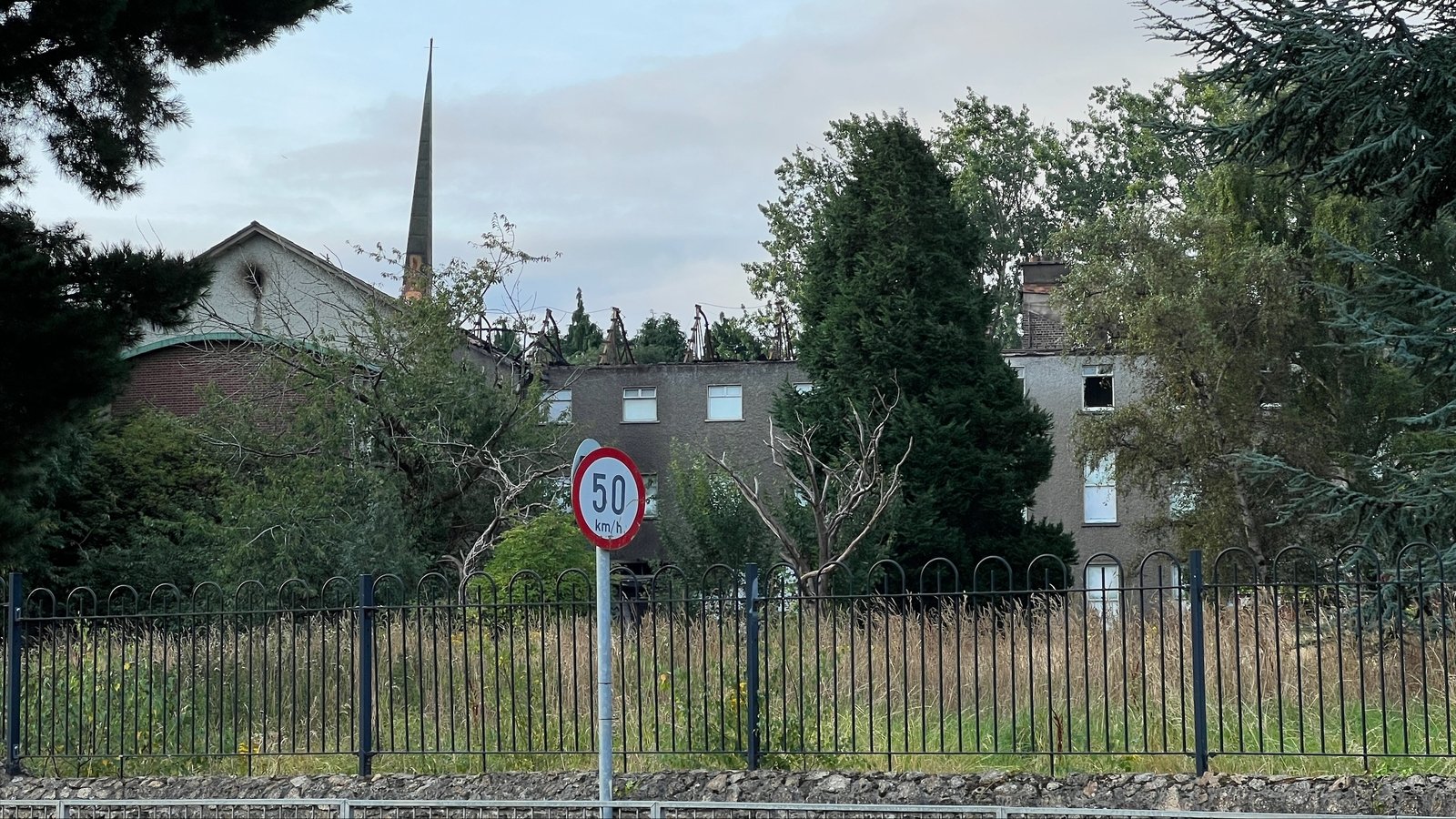Fire sweeps through vacant building in Dublin