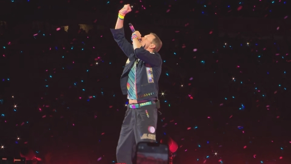 Coldplay sing Crazy World with Aslan at Croke Park