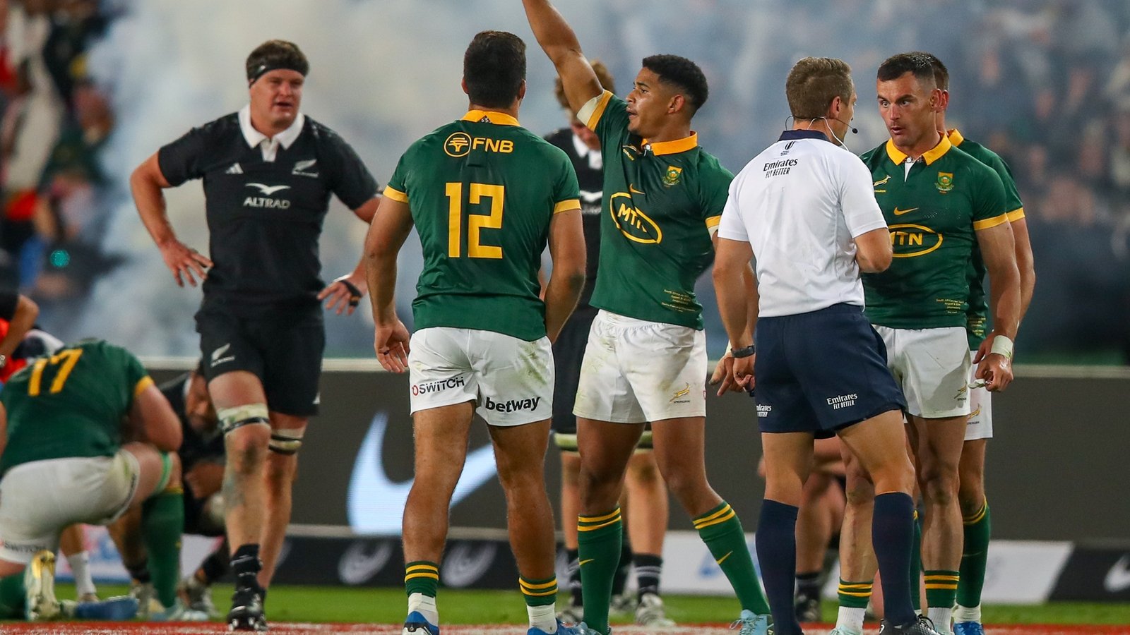 Springboks change seven as All Blacks bench Barrett