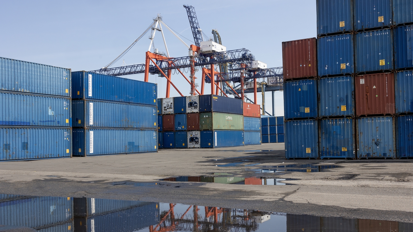 US dockworkers launch strike after labour contract expire