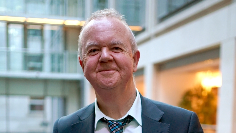 Private Eye editor Ian Hislop's taxi 'hit by bullet'