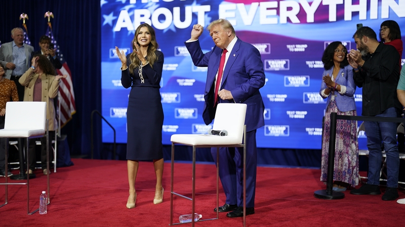 Harris mocks Trump after rally turns into dance session