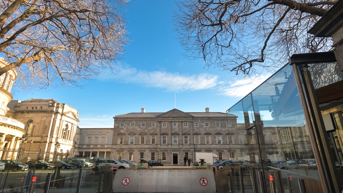 First sitting of the 34th Dáil and election of the Ceann Comhairle ...