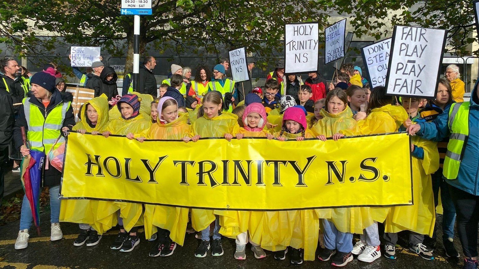 Protest over 'deeply unfair treatment' for Mayo school