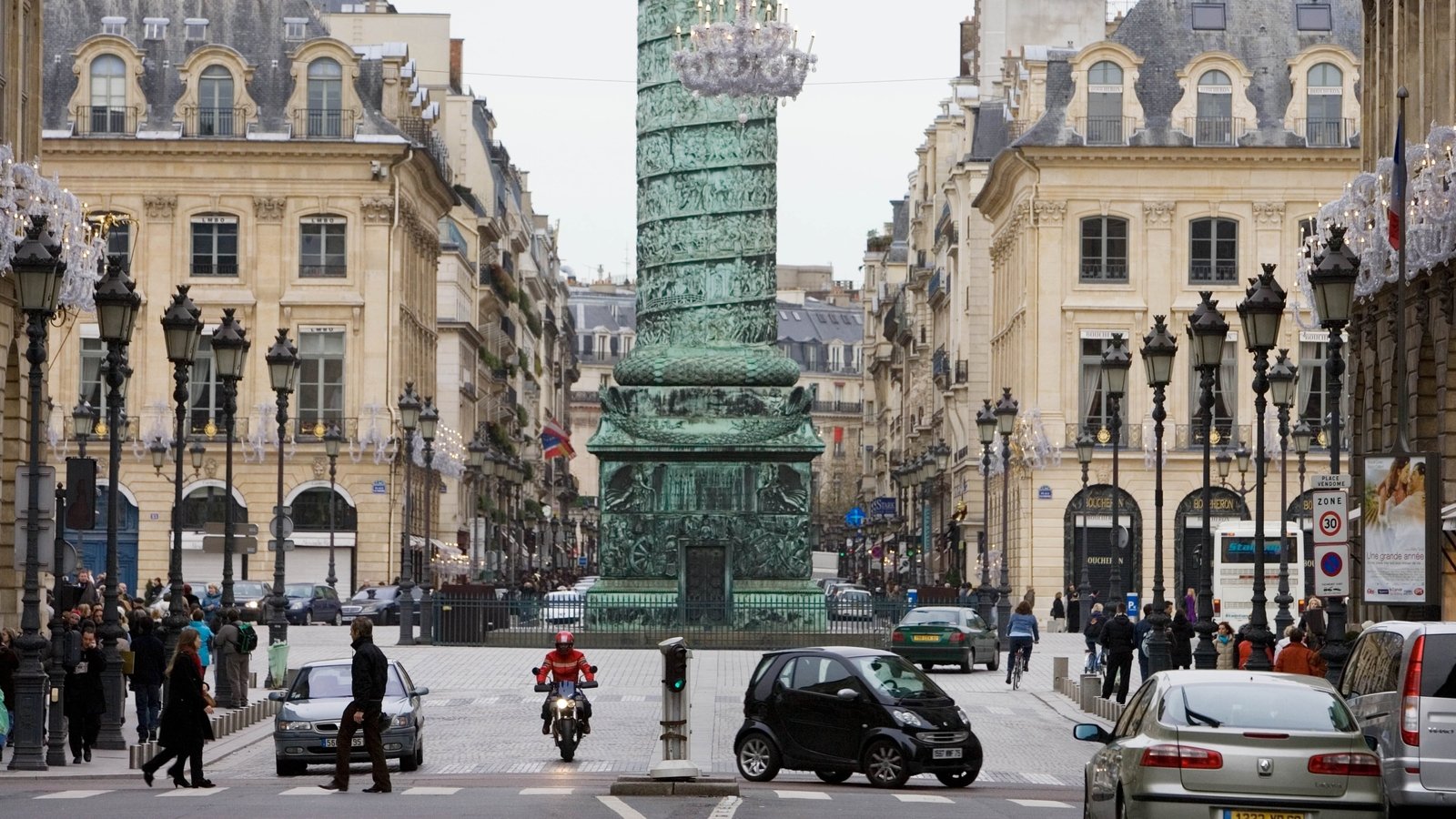 Paris bans traffic from passing through its city centre