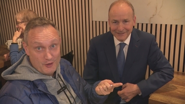 Video | Micheál Martin meets Mario Rosenstock on campaign trail | RTÉ