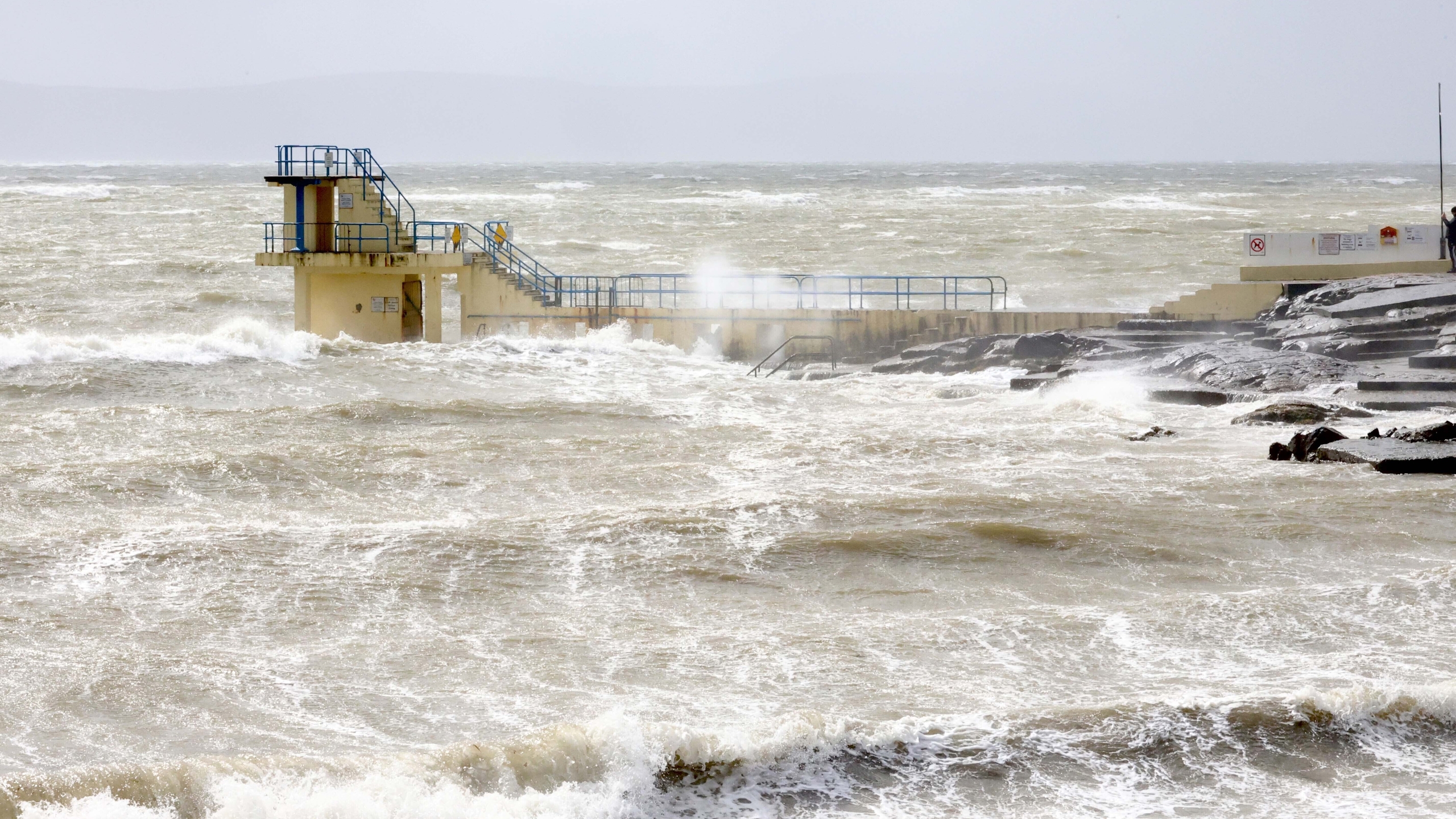 As it happened: Status Red wind warnings in place