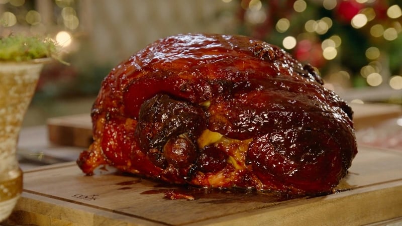 Neven's sticky apricot & ginger glazed ham