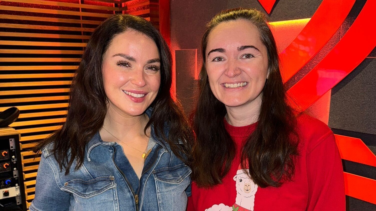 Elaine Burke - How To Reduce Phone Usage | The Laura Fox Show - RTÉ 2FM