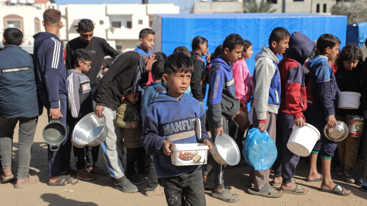 Angus Lambkin : Oibrí Daonchairdis leis na Náisiún Aontaithe. | Nuacht ...