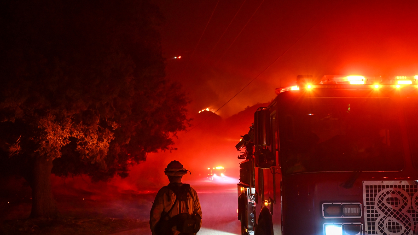 New wildfire near LA grows in size and forces evacuations