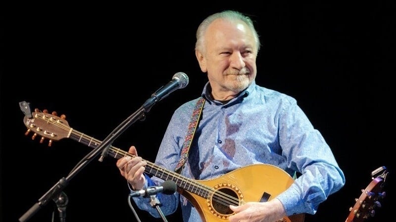 Lifetime Achievement prize for Dónal Lunny at RTÉ Folk Awards